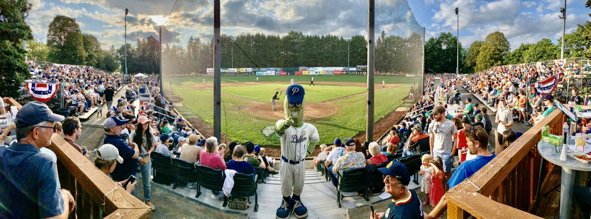 Around the WCL: Portland Pickles - Kamloops NorthPaws
